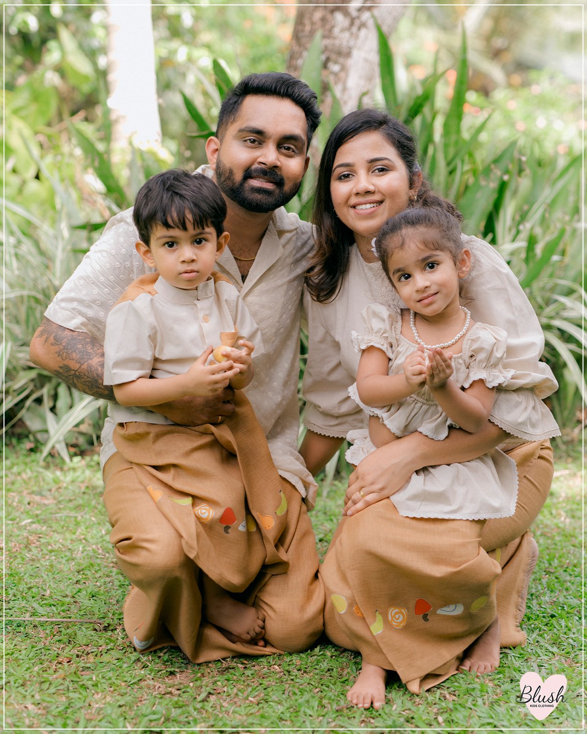 Peach Awurudu Family Set With Kawili Border Sarong – Blush